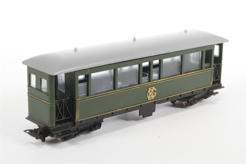 Jouef 2003Jouef 4-Axle Passenger Coach in Green