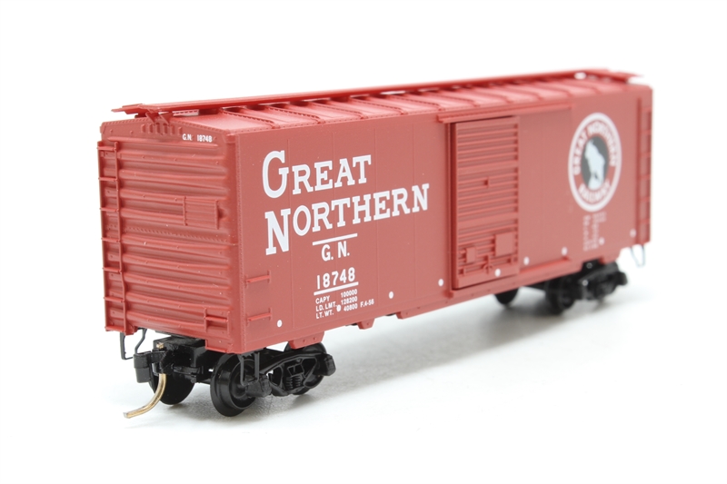 Micro-Trains 20156MIC 40' steel PS-1 boxcar of the Great Northern - red ...