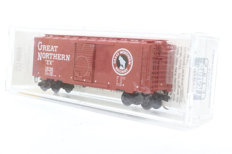 Micro-Trains 20156MIC 40' steel PS-1 boxcar of the Great Northern - red