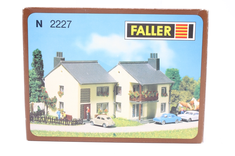 Faller 2227Faller Town House with Balcony kit - Hattons