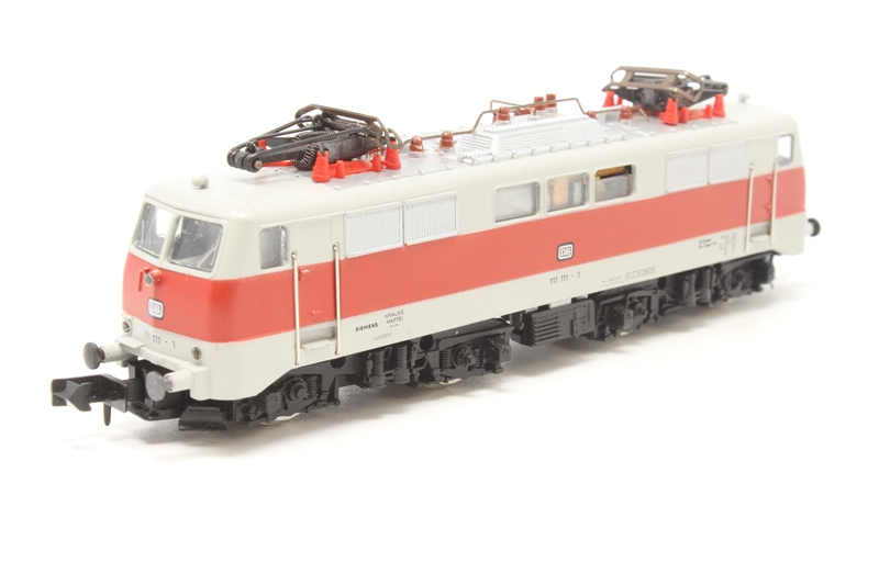 Arnold 2326 Class BR 111 111-1 of the DB - Hattons