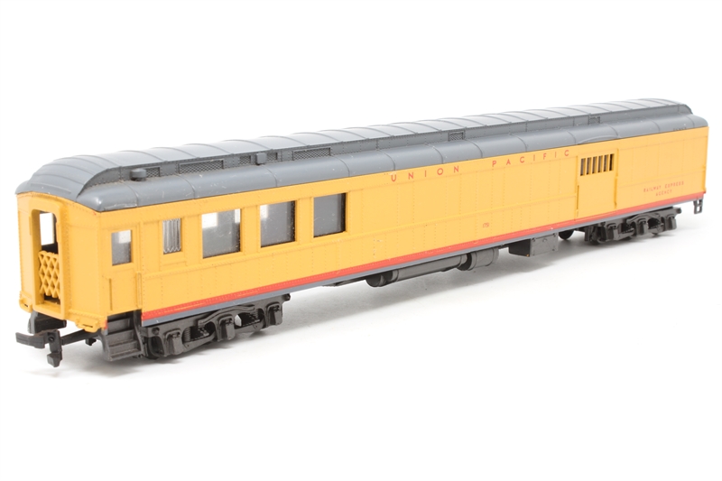 IHC 2374 Heavyweight Combine coach "Union Pacific"