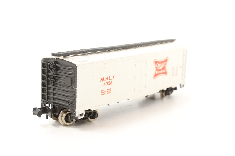 Atlas 2394Atlas 40' plug door reefer of Miller Brewing - white 4326
