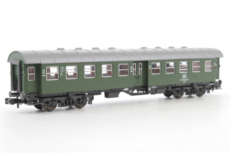 Roco 24211 Type Byg 516 2nd class passenger car of the DB