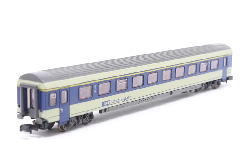 Roco 24277 1st Class Express Coach of the Swiss SBB