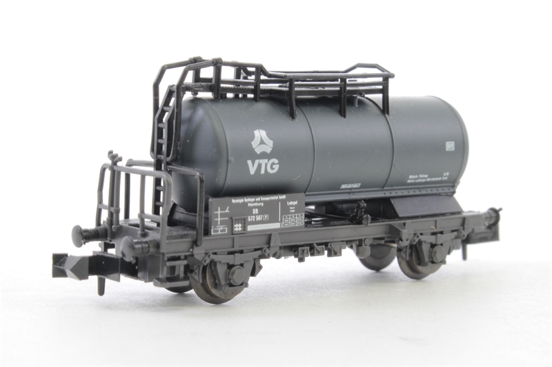 Roco 25087 2-axle Oil tank car of VTG - black 572 512