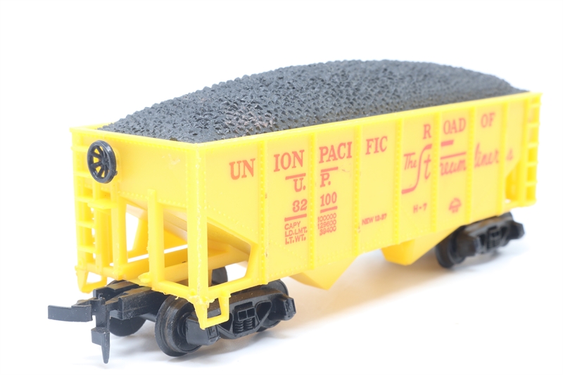 Life-Like 2600LIF 2-bay open hopper of the Union Pacific - Hattons