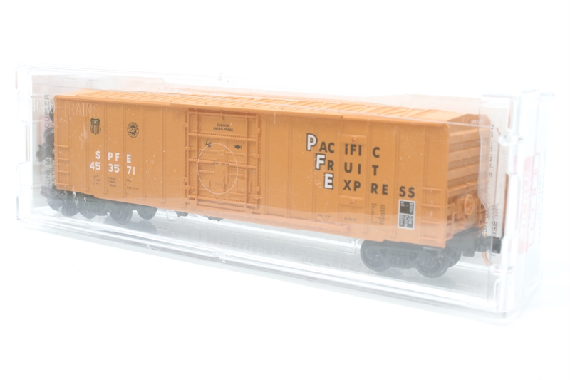 Micro-Trains 27090-453571 50' steel rib-side plug door - Hattons