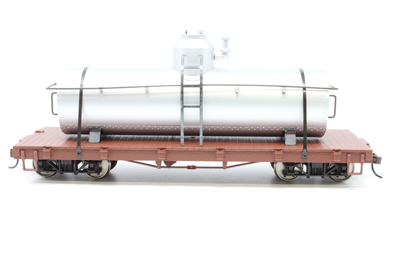 Bachmann USA 27198BAC Bogie Tank Car with Flat Frame in Unlettered Silver