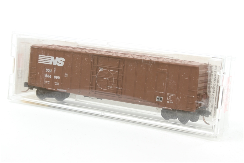 Micro-Trains 27230-584899 50' steel rib-side plug door - Hattons