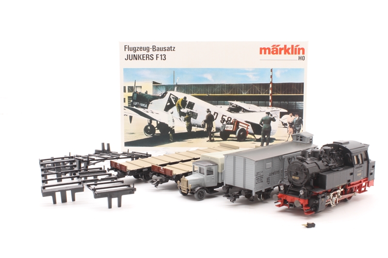 Marklin 2866Marklin Aircraft transport train pack of the DRG with BR80