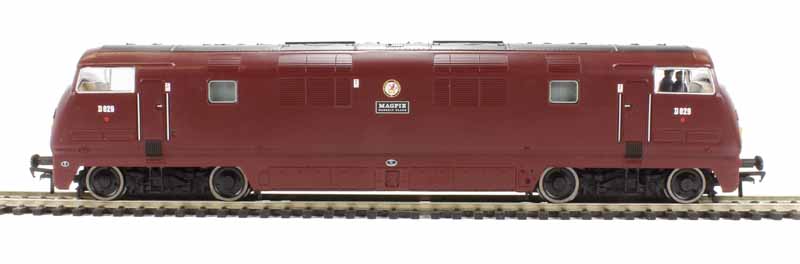 Bachmann Branchline 30-053 Torbay Express train set with Class 42 diesel