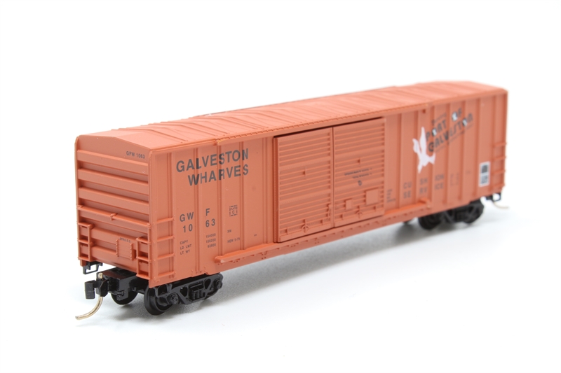 Micro-Trains 30040-1063 50' steel rib double sliding door - Hattons