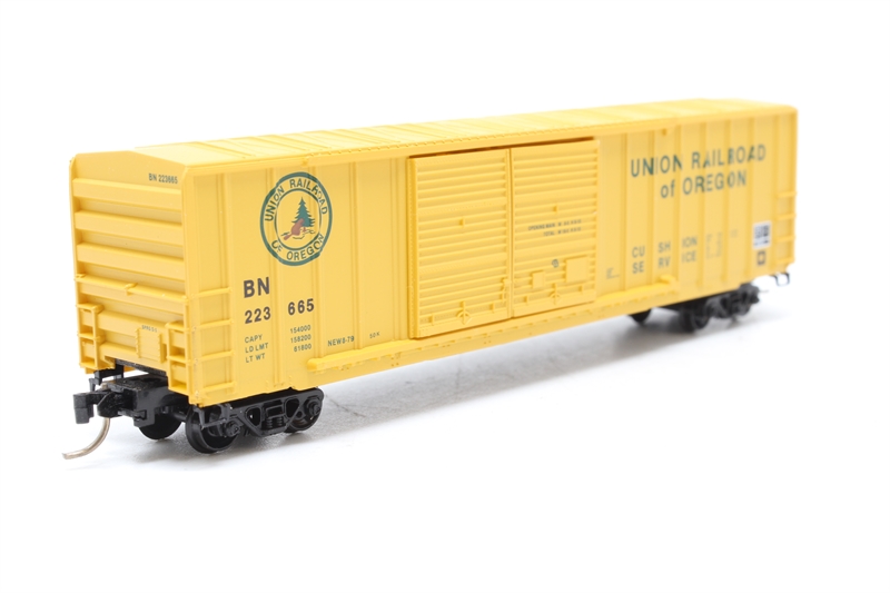 Micro-Trains 30170MIC 50' steel rib double sliding door no roofwalk - Hattons