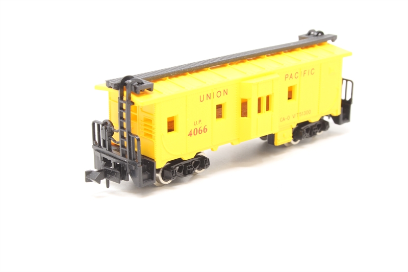 Model Power by MRC 3124MOD Bay Window Caboose '4066' in Union Pacific