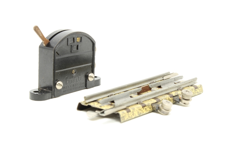 Hornby Dublo 32230Dublo Isolating Rail & Switch (3-rail) - Hattons