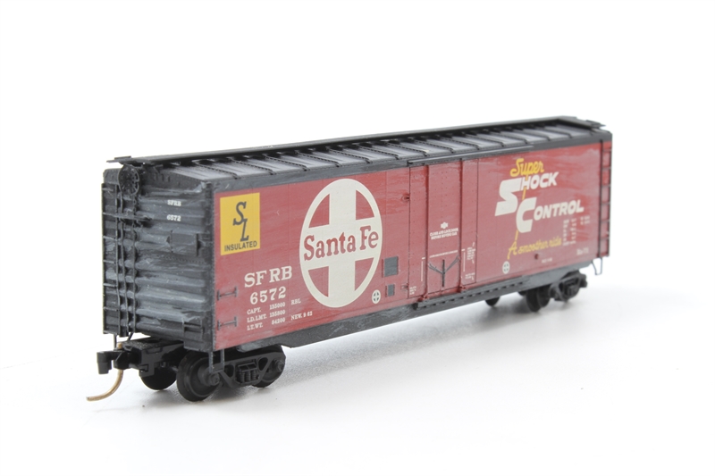 Micro-Trains 32350 50' steel single plug door boxcar of - Hattons