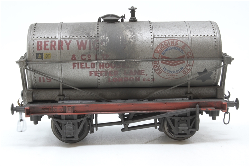 Bachmann Branchline 33-528-119 14 ton tank wagon with small filler cap
