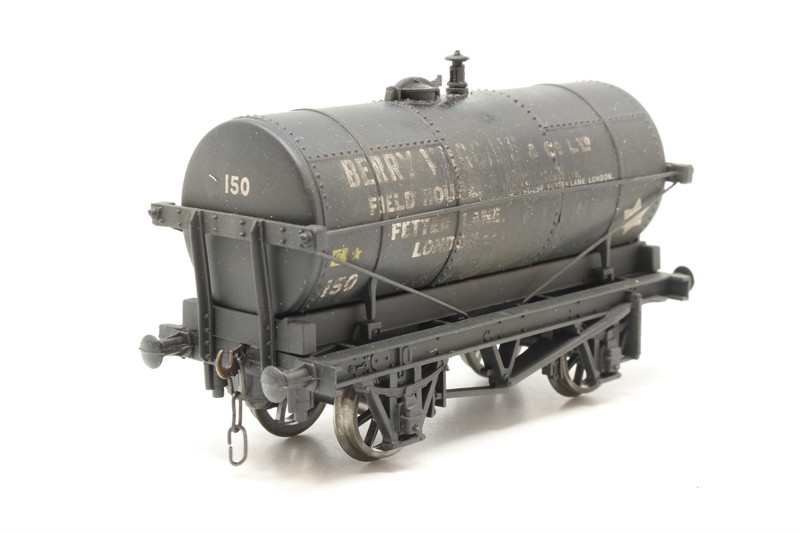 Bachmann Branchline 33-528-150 14 ton tank wagon with - Hattons