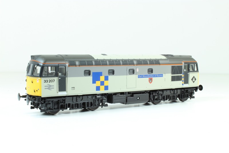 Heljan 3323LN Class 33/2 diesel 33207 "Earl Mountbatten of - Hattons