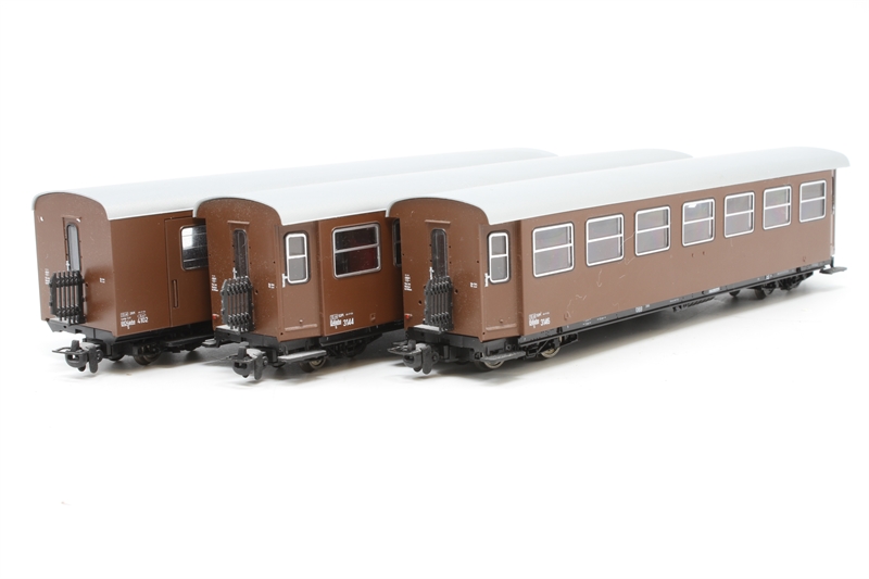 Roco 34090Roco Set of 3 Passenger Cars of the OBB - Hattons