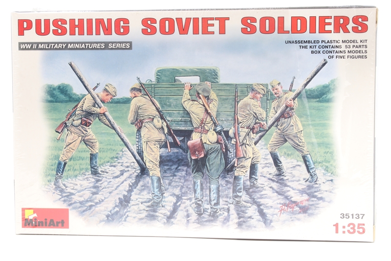 MiniArt 35137MIA Pushing Soviet Soldiers - Hattons
