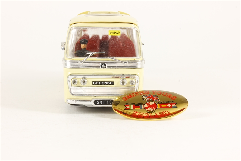 Corgi 35304COR Bedford VAL Coach - 'Smith's Tours' - Hattons