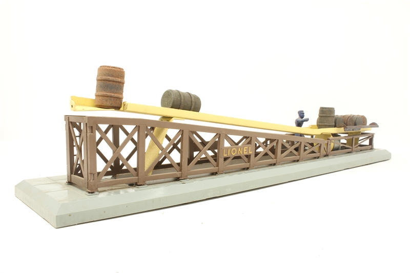 Lionel 362LIO Operating barrel loader