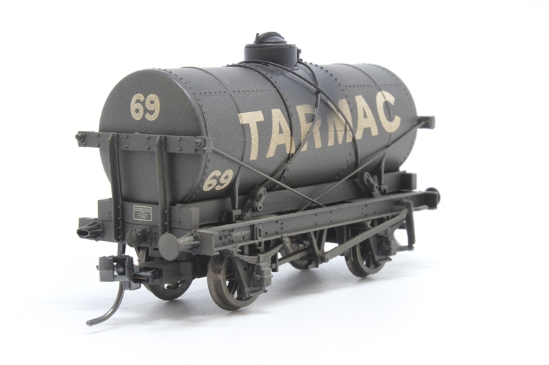 Bachmann Branchline 37-670A-69 14 ton tank wagon 69 in Tarmac livery