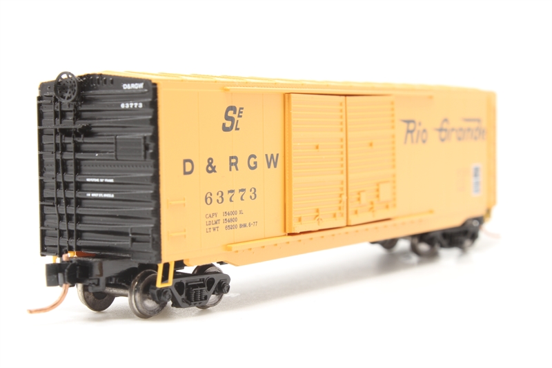 Micro-Trains 37070MIC 50' steel double sliding door no roofwalk boxcar of - Hattons