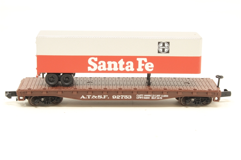 Atlas 37751 50' single TOFC flat car of the Santa Fe - red; aluminum, red