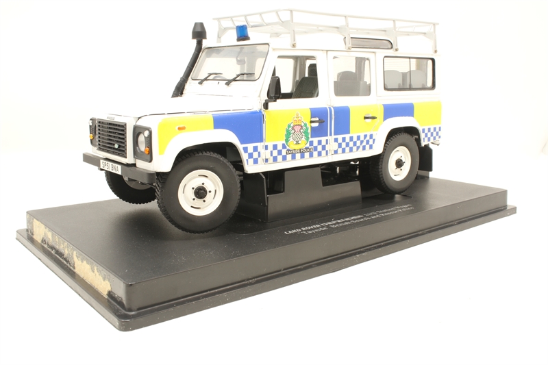 Universal Hobbies 3871SOL Land Rover 110 "Tayside Police"