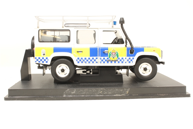 Universal Hobbies 3871SOL Land Rover 110 "Tayside Police" - Hattons