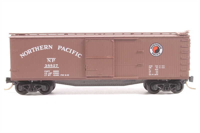 Micro-Trains 39030-38827 40' wood vertical brake wheel boxcar of the