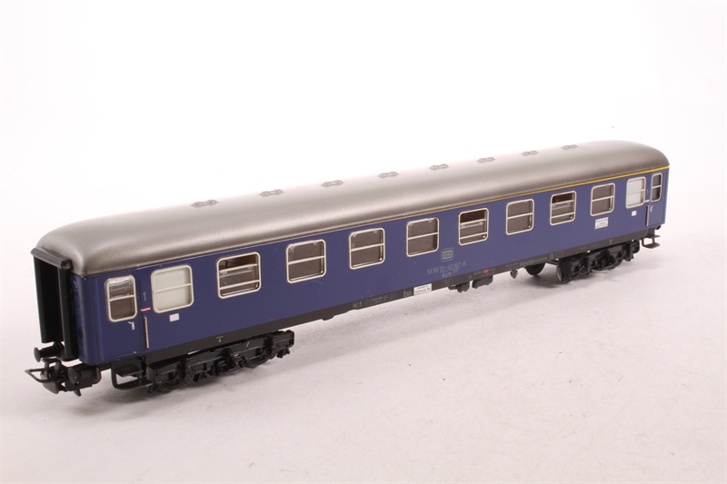 Marklin 4051Marklin 1st Class Express Coach of the DB