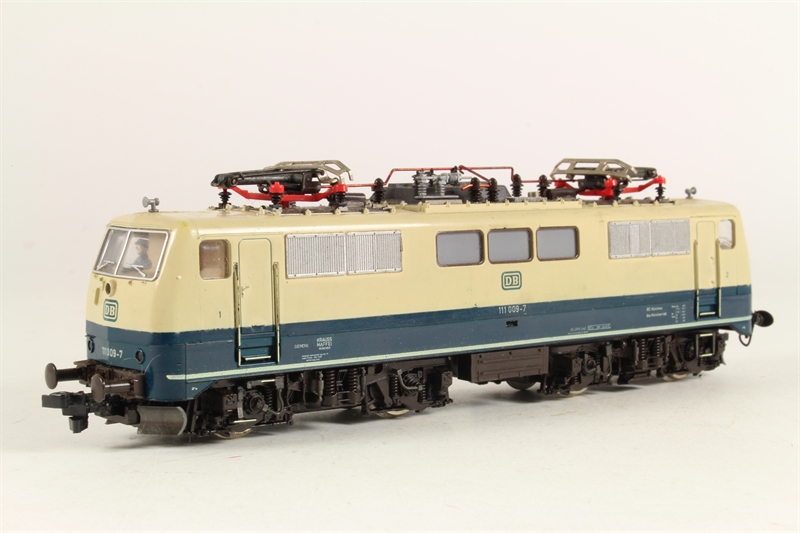 Roco 4133ROCO BR 111 009-7 of the DB in blue & cream