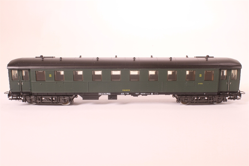 Marklin 4134Marklin 2nd Class Express Coach of the German DB - Hattons