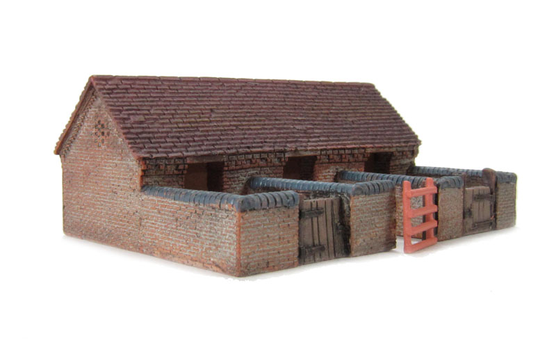 Graham Farish 42-105 Red Brick Pig Stye (57 x43 x 51mm)