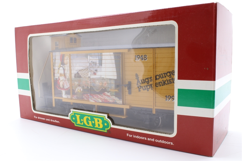 LGB 42260 Covered Puppet Theatre Wagon with Brakeman's Cab - Hattons
