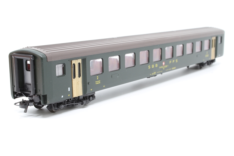 Roco 4238B 2nd Class passenger Coach of the BLS - Hattons