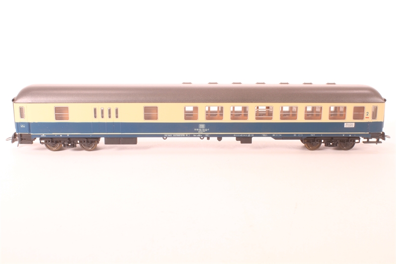 Roco 4258Roco 2nd Class Passenger Coach with Baggage - Hattons