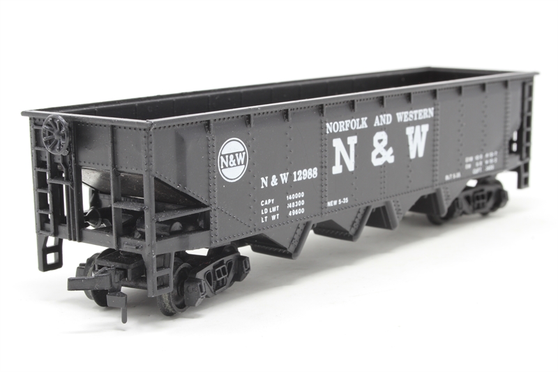 Bachmann USA 43-1006-A4BAC 42' Open Quad Offset Hopper - Norfolk and