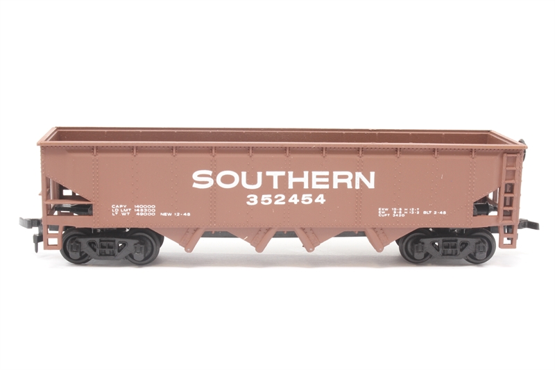 Bachmann USA 43-1006-F6BAC 42' Open Quad Offset Hopper
