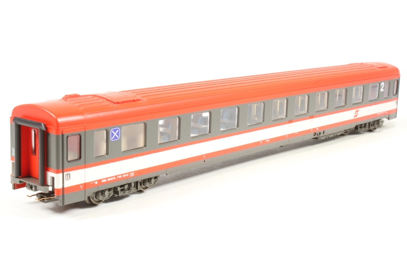 Roco 43060 2nd Class Transalpine Passenger Coach of the - Hattons