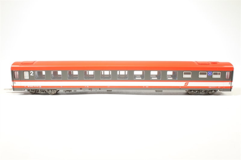 Roco 43060 2nd Class Transalpine Passenger Coach of the - Hattons