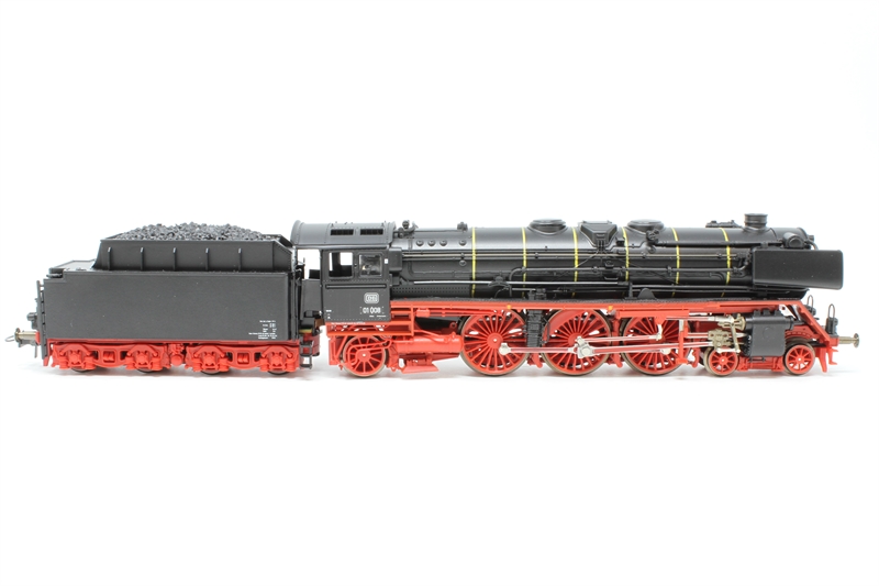 Roco 43359 Class BR 01 008 4-6-2 of the DB