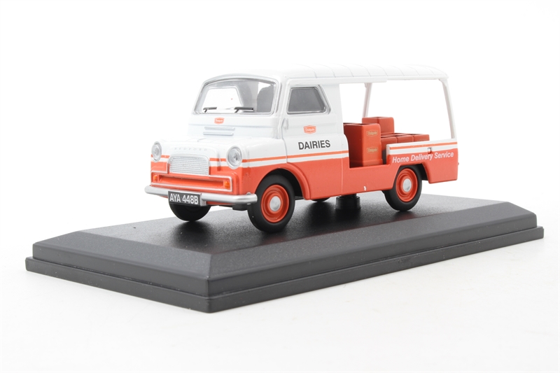 Oxford Diecast 43CA001 Bedford CA Milk Float, Unigate - Hattons