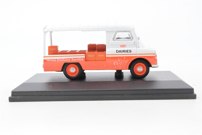 Oxford Diecast 43CA001 Bedford CA Milk Float, Unigate - Hattons