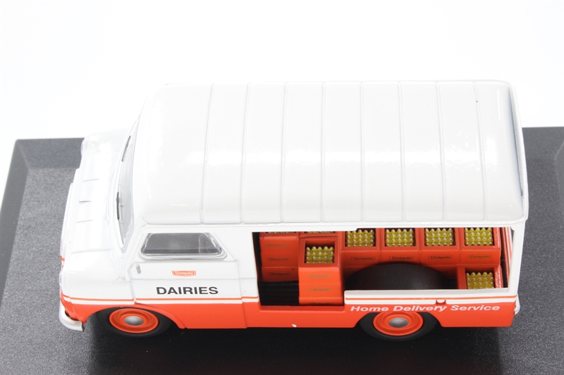 Oxford Diecast 43CA001 Bedford CA Milk Float, Unigate - Hattons