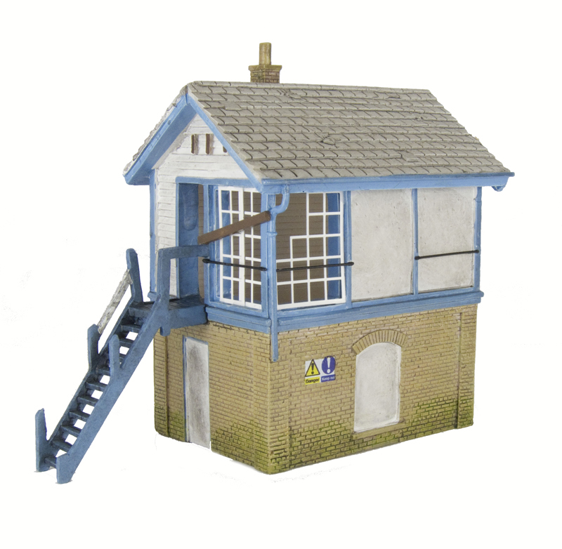 Bachmann Branchline 44-082 Derelict Signal Box. - Hattons
